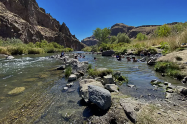 6 Best Natural Hot Springs To Visit in Oregon (2026 Updated)