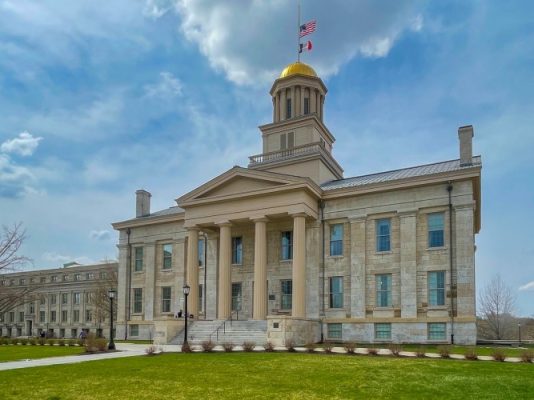 16 Pros and Cons of Living in Iowa City, IA (2026 Updated)