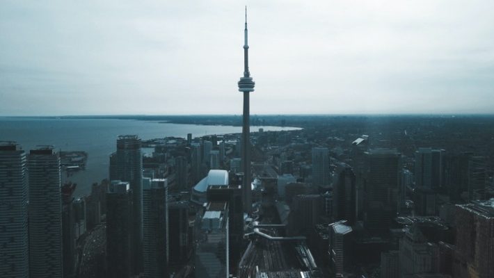16 Pros and Cons of Living in Toronto, Canada (2025 Updated)